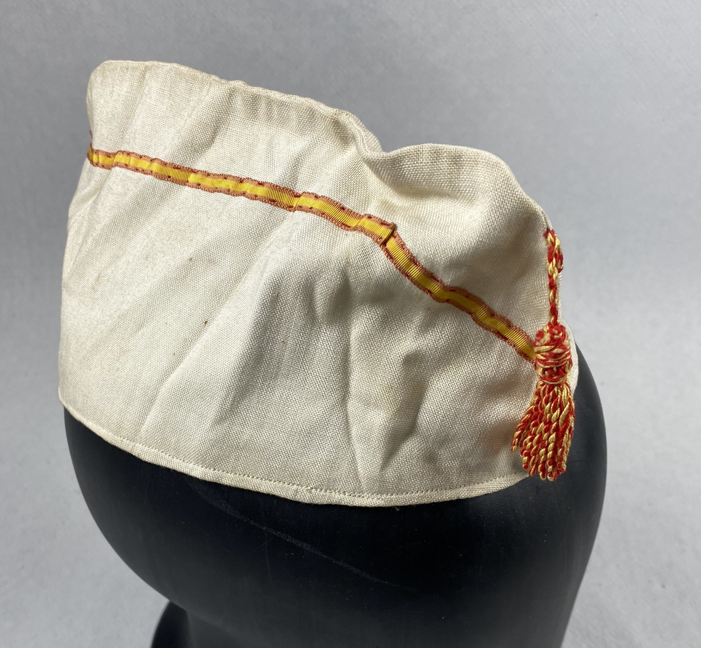 GORRO ISABELINO BLANCO REQUETÉ CARLISTA