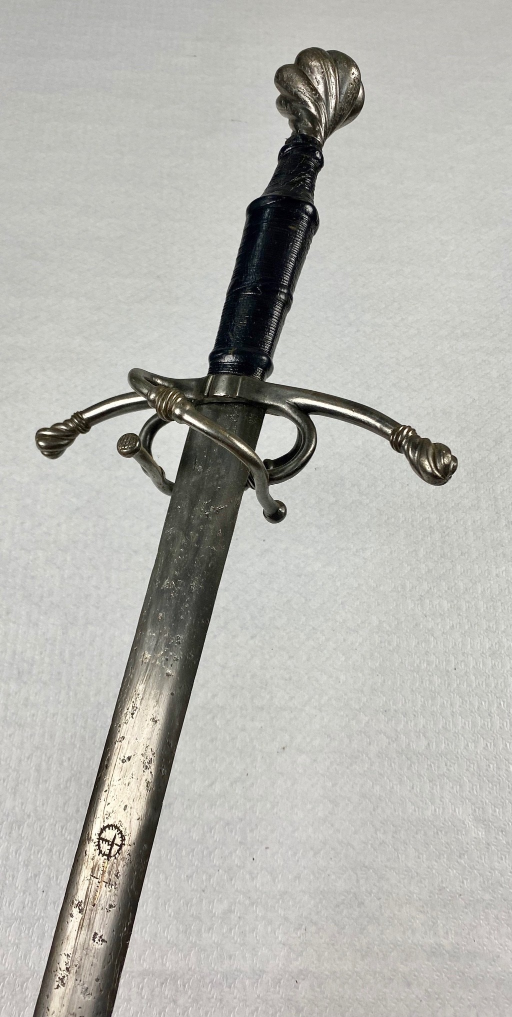 Espada de Cruz Gótica Schlangen Alemania 1502